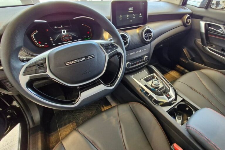 Cómo es el BAIC EU5, que bajó de precio a la mitad